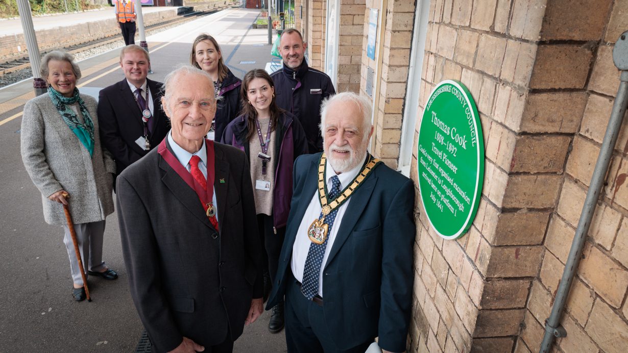 Green Plaque Unveiled to Honour Leicestershire Travel Pioneer Thomas ...