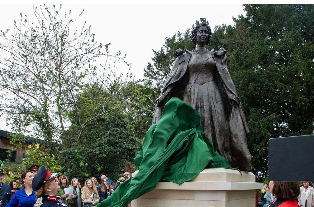 First memorial to Queen Elizabeth II unveiled in Rutland - Leicester Times