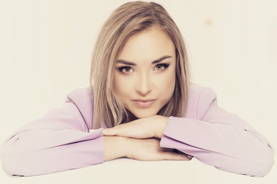 Racy New Novel Exposes the Tinder World - Leicester Times