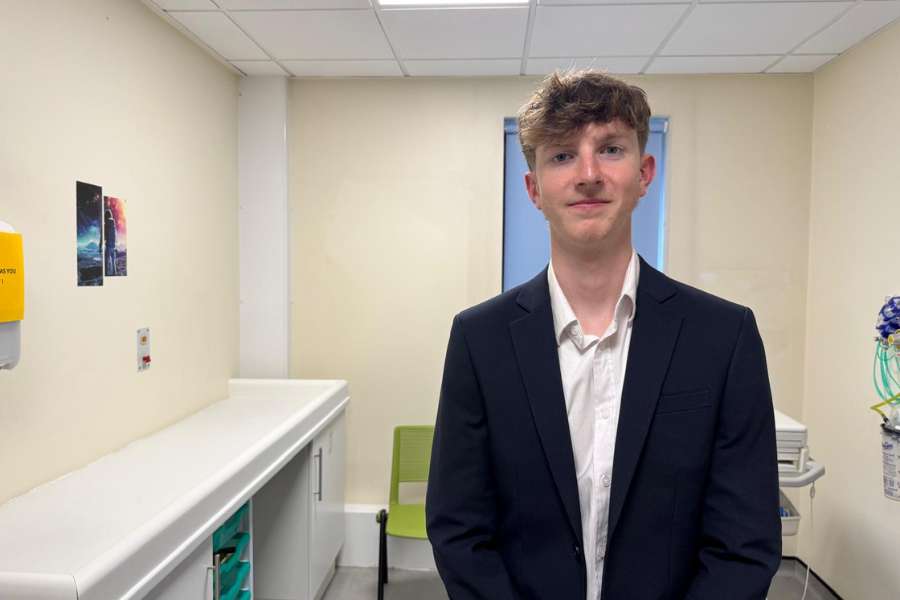 Teenager thanks clinicians for saving his life after cardiac arrest ...