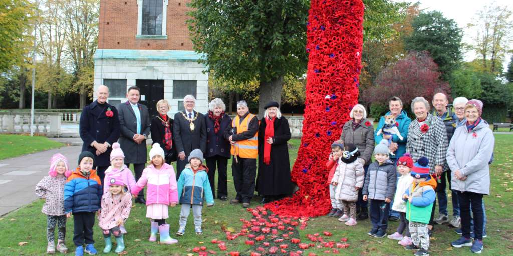 Handmade Poppy Displays Adorn Loughborough Ahead of Remembrance Sunday ...