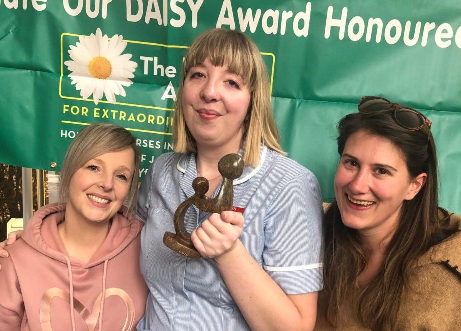 First hospice nurse in the UK to receive DAISY award is honoured at ...